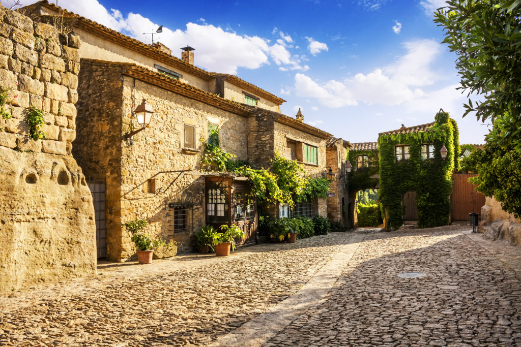Picturesque villages in the Catalan countryside: Pals and Peratallada